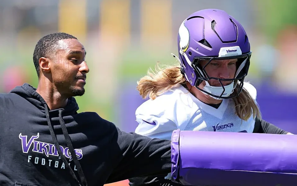 Jefferson eyes multiple records as Vikings weigh QB options