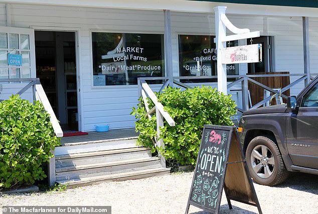 Claws are out at lobster joint where salads cost $97 after ritzy locals ...