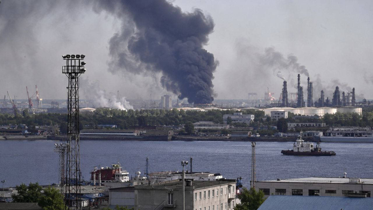 Massive St. Petersburg drone attack hits Russian bases