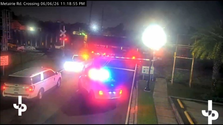 Train derailment closes roads in Old Metairie; crews working to clear scene