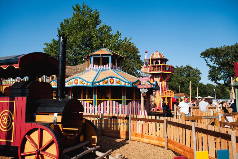 Vintage fairground easy to reach from Cambs where families can step ...
