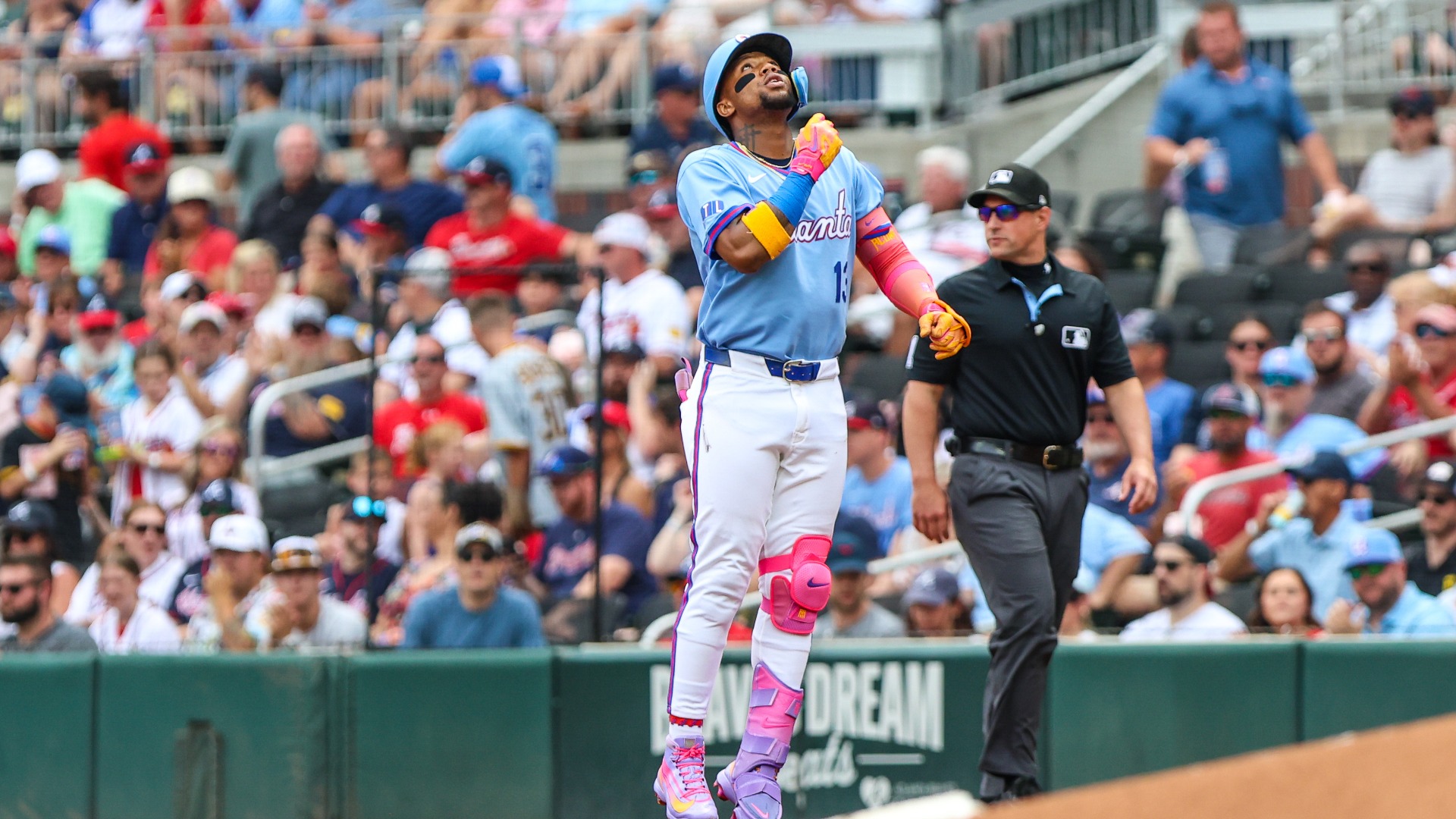 MLB update: Brewers lead, Braves shine, and player highlights