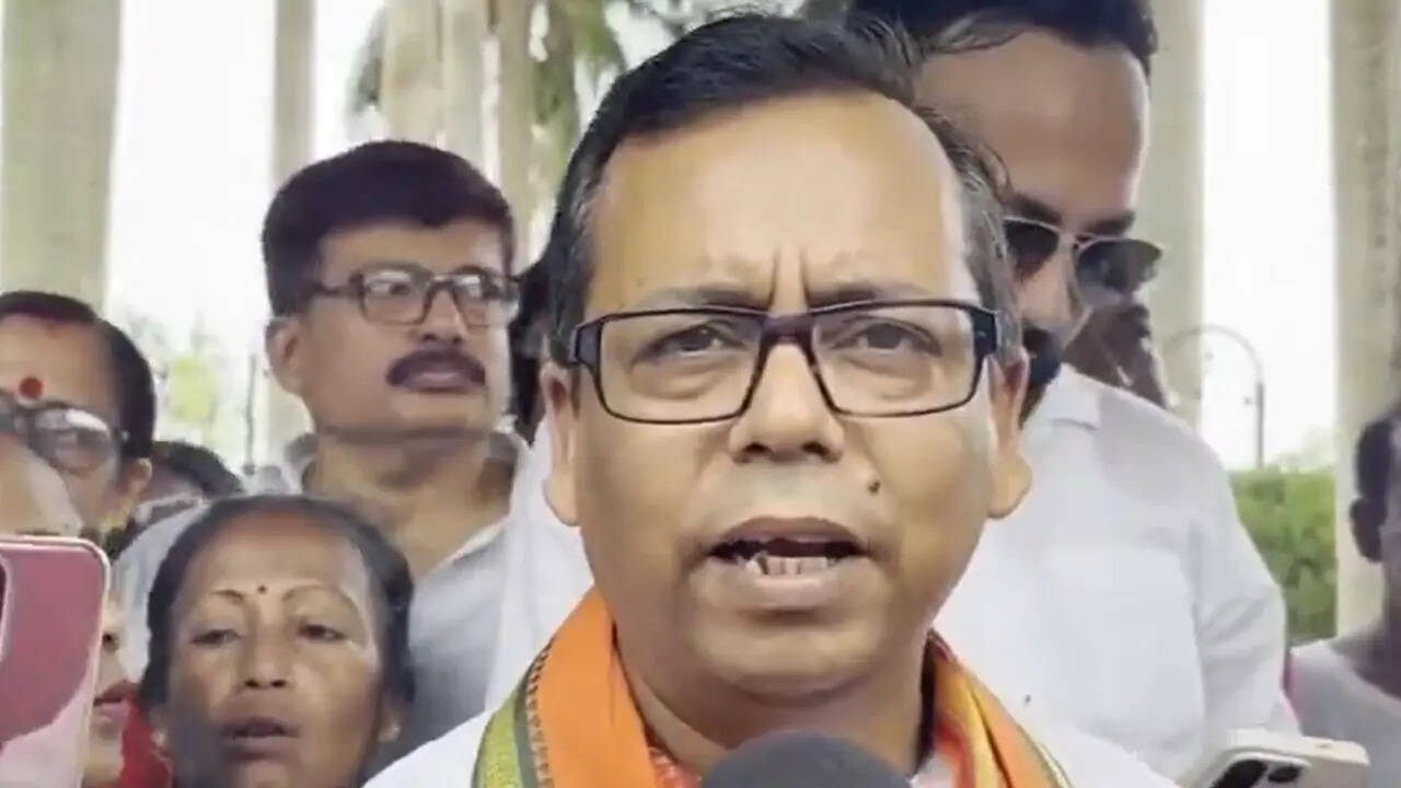 'Nobody listens to Didi': BJP MLA Shankar Sikdar on Mamata Banerjee ...