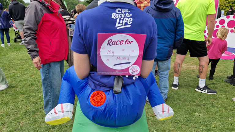 16 heartwarming photos as Race for Life turns Sheffield's Graves Park pink