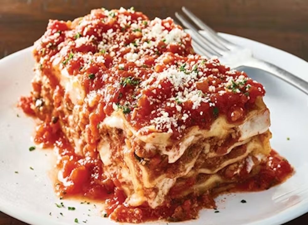 5 restaurant chains with the best baked lasagna, according to diners