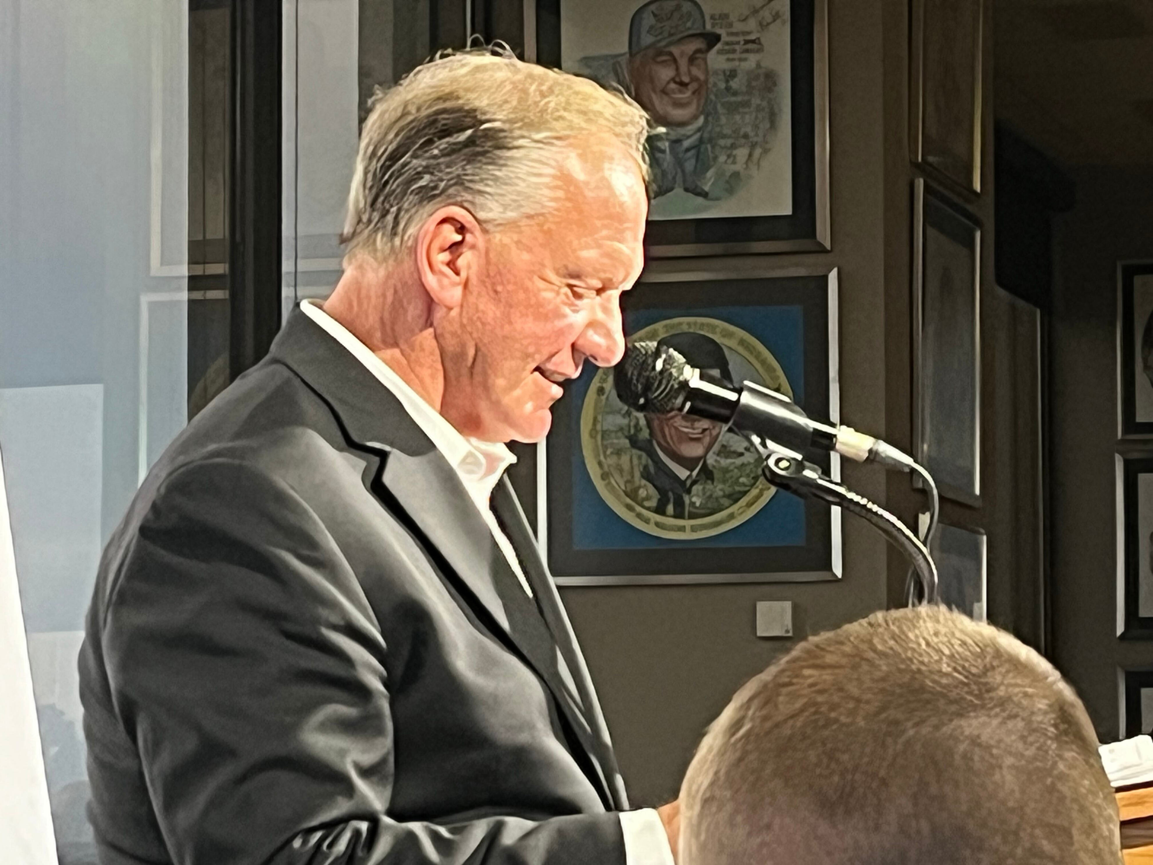 Former WOWT sports director inducted into Omaha Press Club Hall of Fame