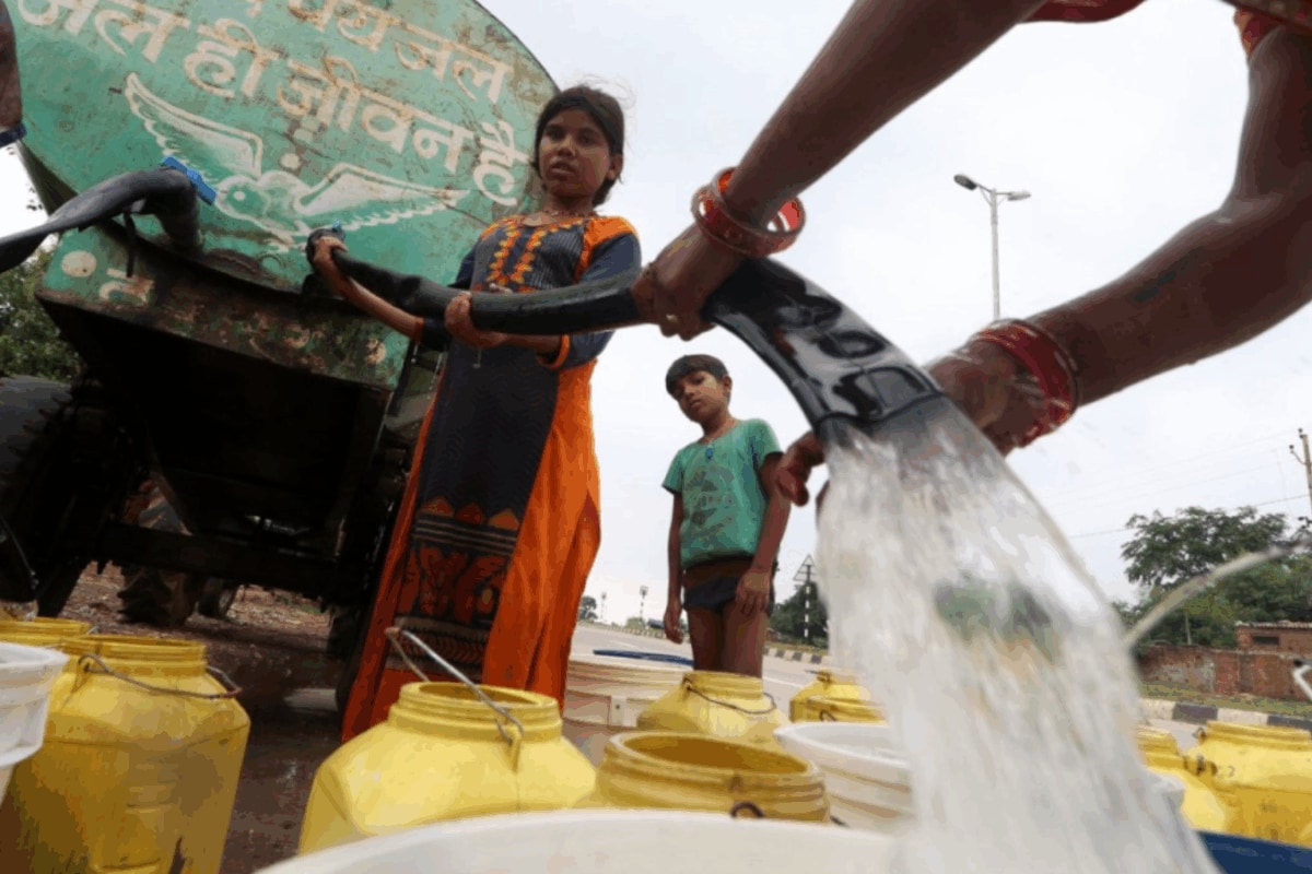 Mumbai water tanker strike called off after CM Fadnavis assures no ...