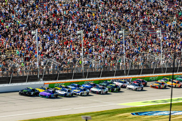 Violent crash in Michigan NASCAR race forces red flag pause for wall ...