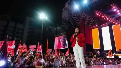 Perú en vilo: Keiko Fujimori obtiene una estrecha ventaja en los ...