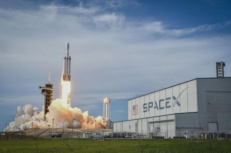 Google sigla un accordo miliardario con SpaceX per ottenere potenza di ...