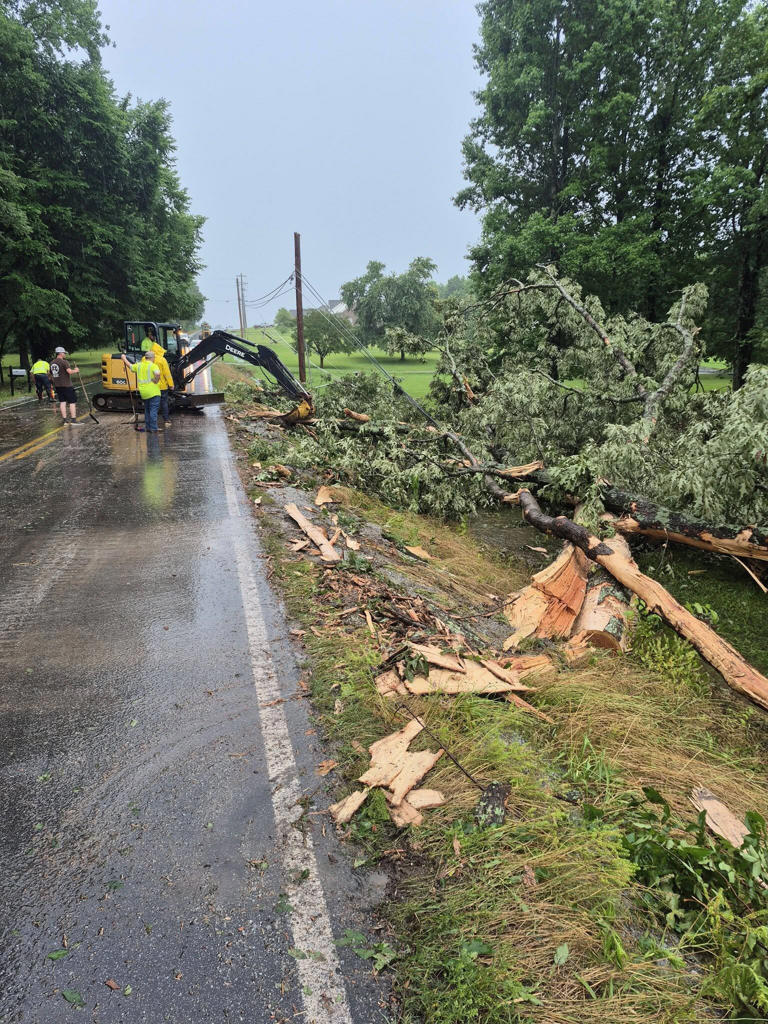 Widespread flooding closes roads, traps vehicles across Tennessee Valley