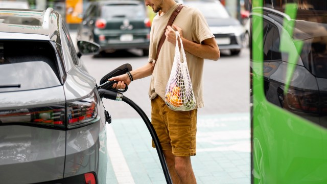 Driver sparks debate after questioning why not all gas stations have EV ...