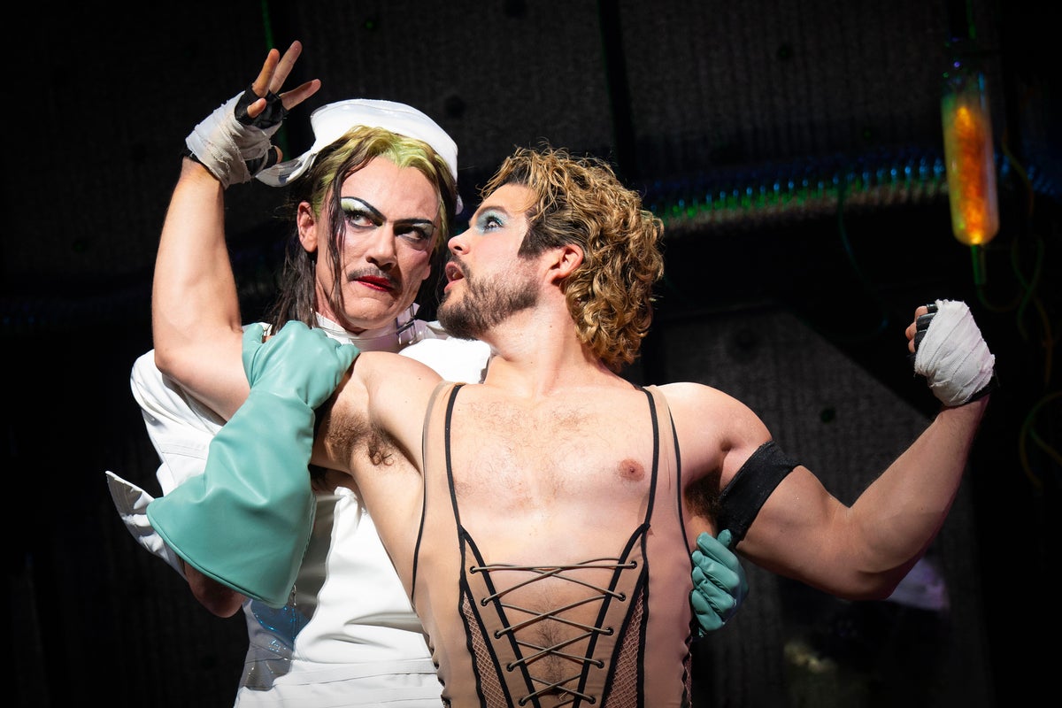 Vampiros, monstruos literarios y un pastel: Los Tony ofrecen posibles ...