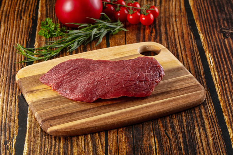 O truque dos chefs para um bife suculento e com crosta perfeita usa ...
