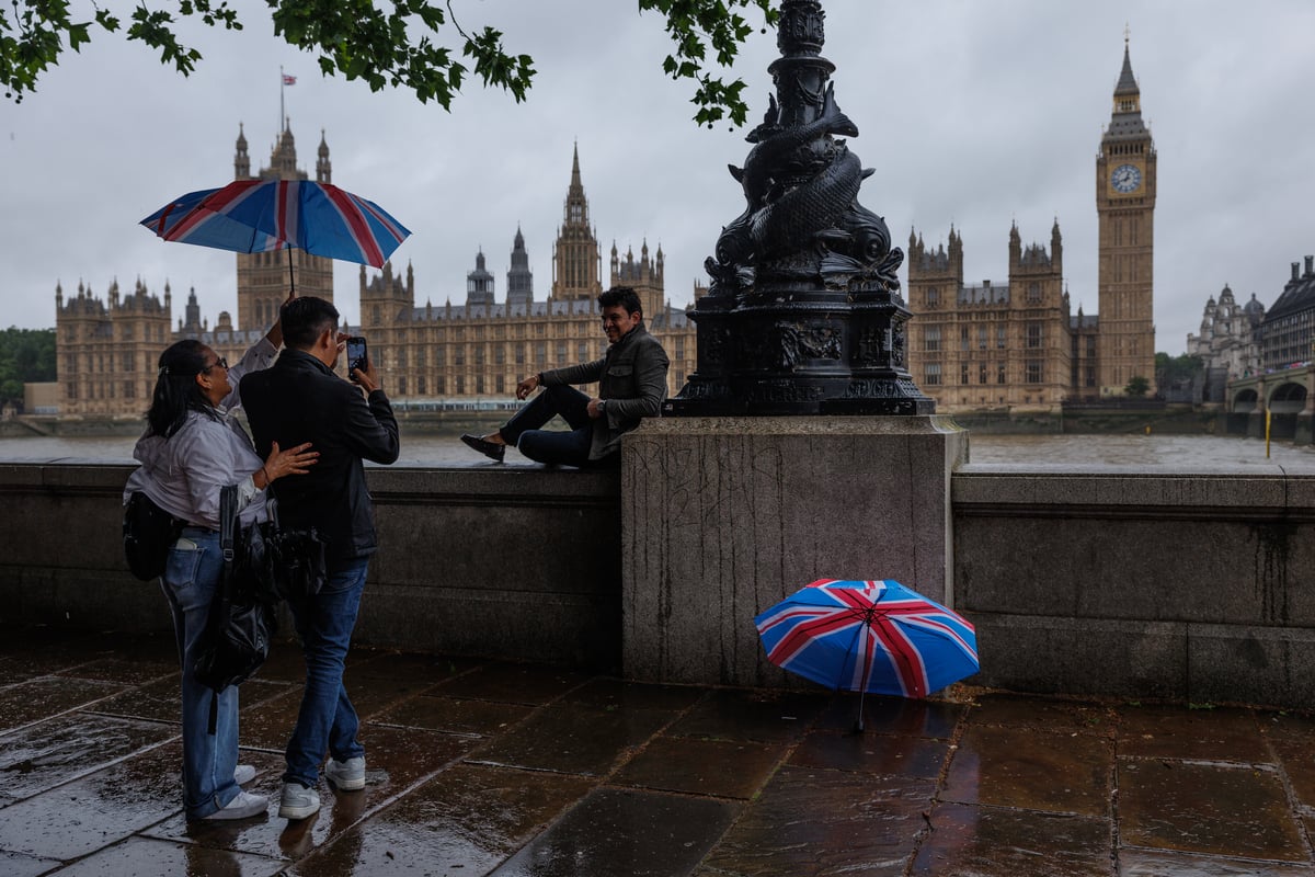 London set for week of wet weather before temperatures rise at weekend