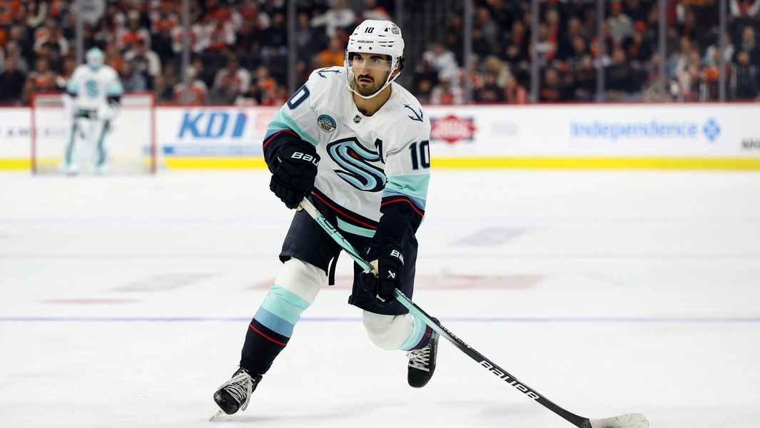 Flyers weigh trade options as Larkin eyes contenders
