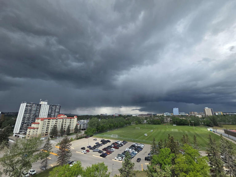 Calgary faces Sunday funnel cloud risk with favourable atmosphere