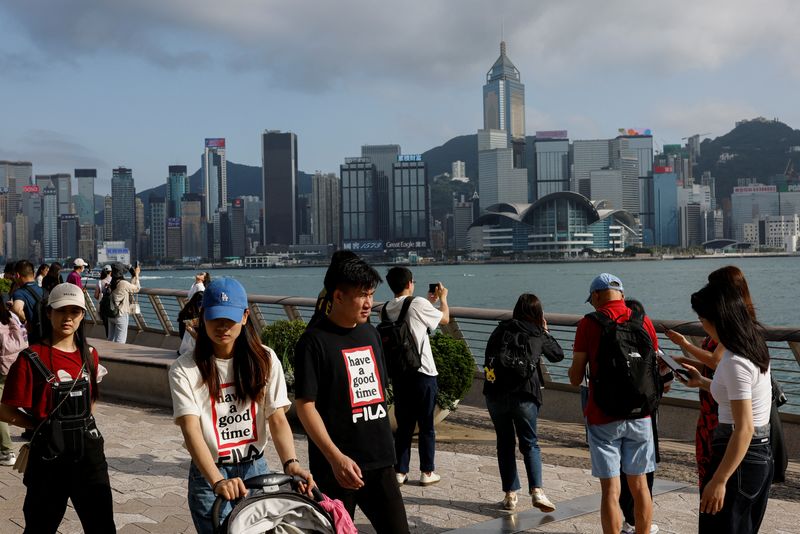 Mainland Chinese savers flock to Hong Kong as regulators tighten ...