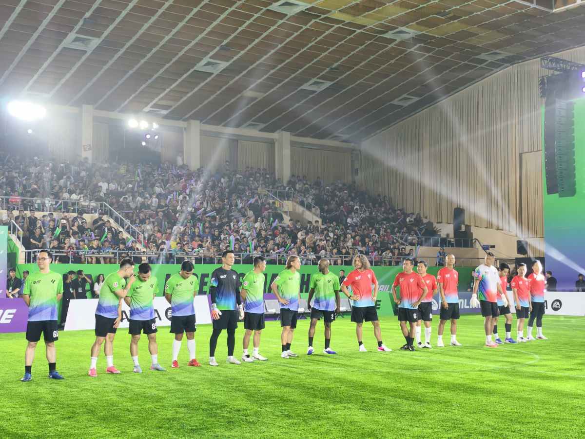 Xavi, Puyol đọ tài cùng Công Vinh, Tài Em