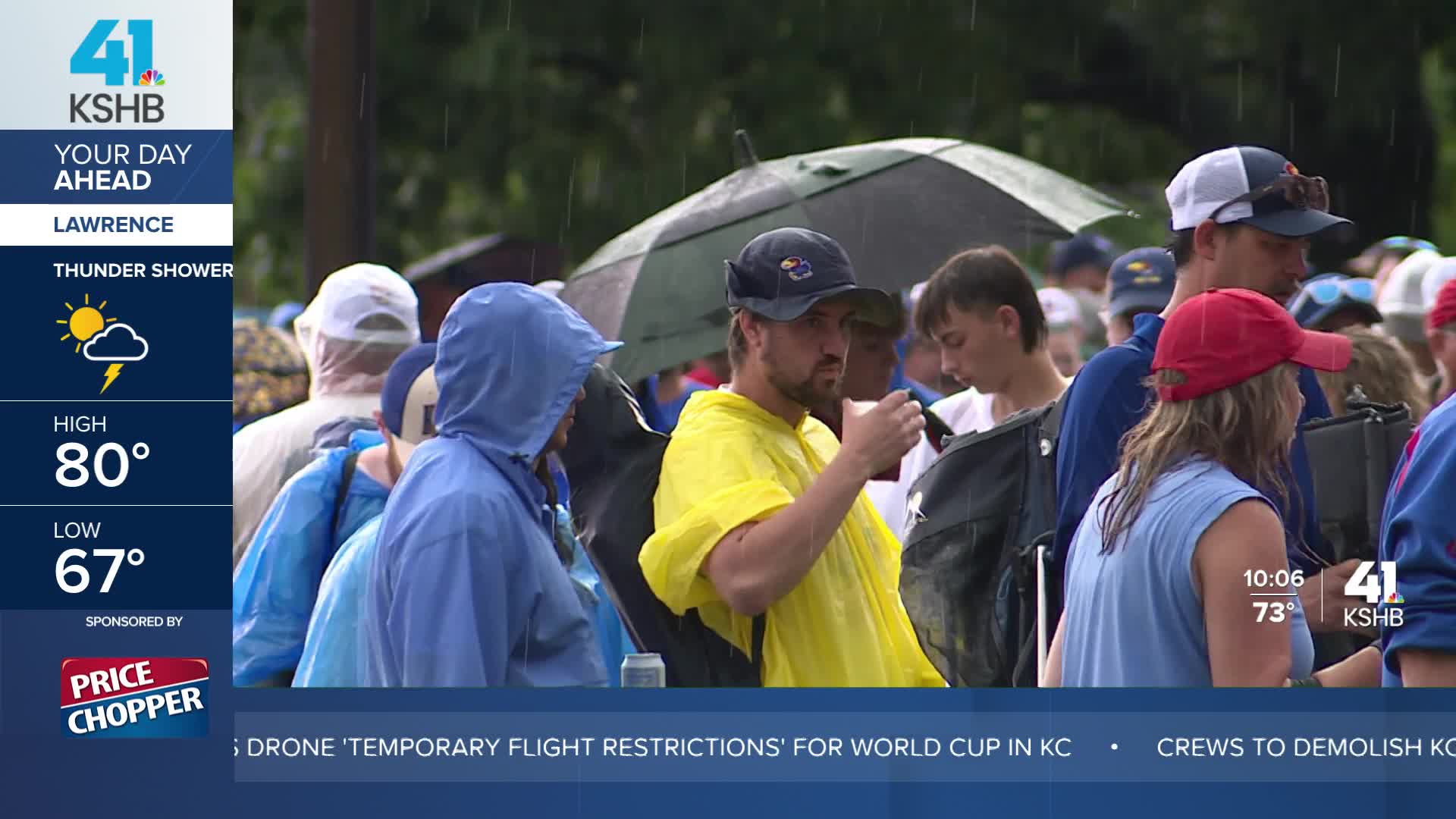 KU baseball fans brave rain for historic first NCAA super regional in ...