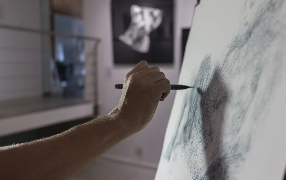 Master charcoal drawing from basics to brilliance