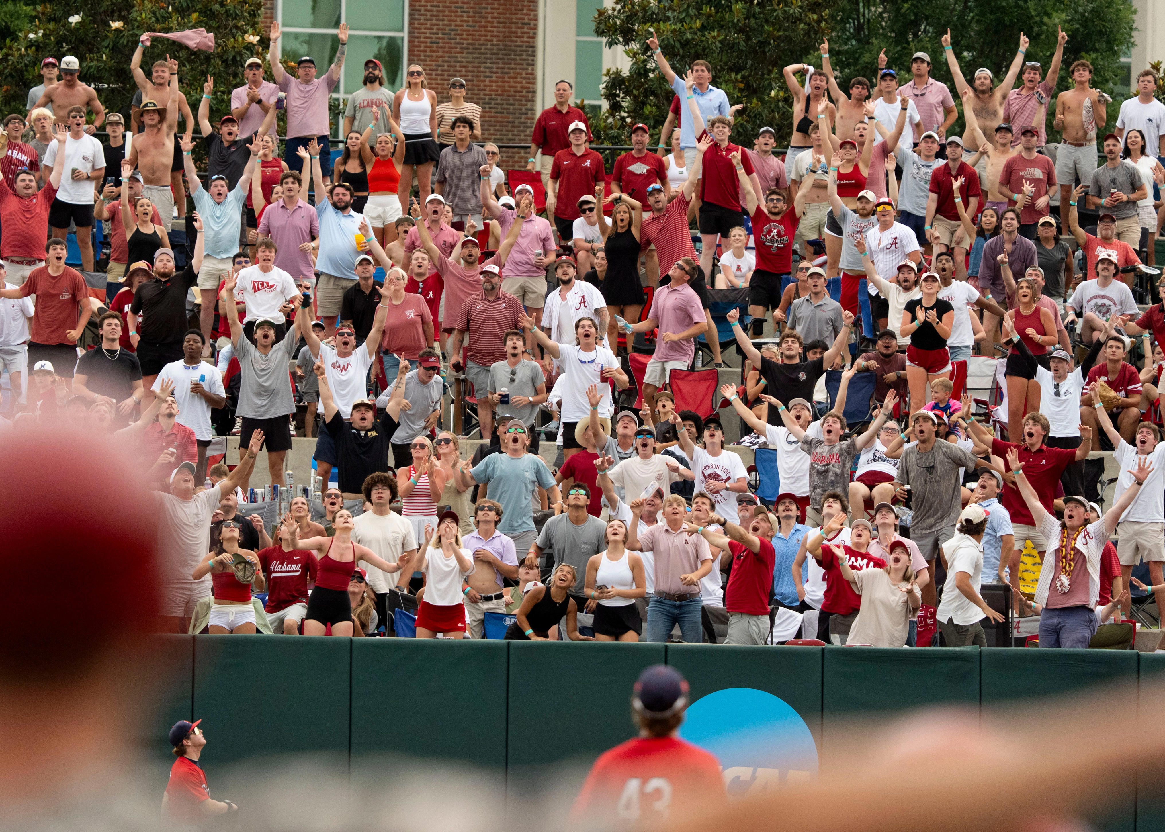 Alabama baseball advances to College World Series, sweeps St. John's ...
