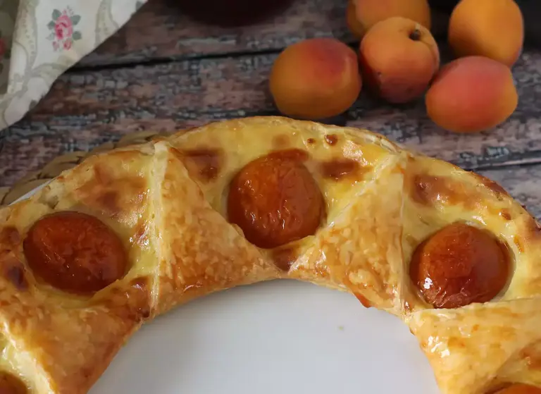 Tarte oranaise - bladerdeeg, custard en abrikozen