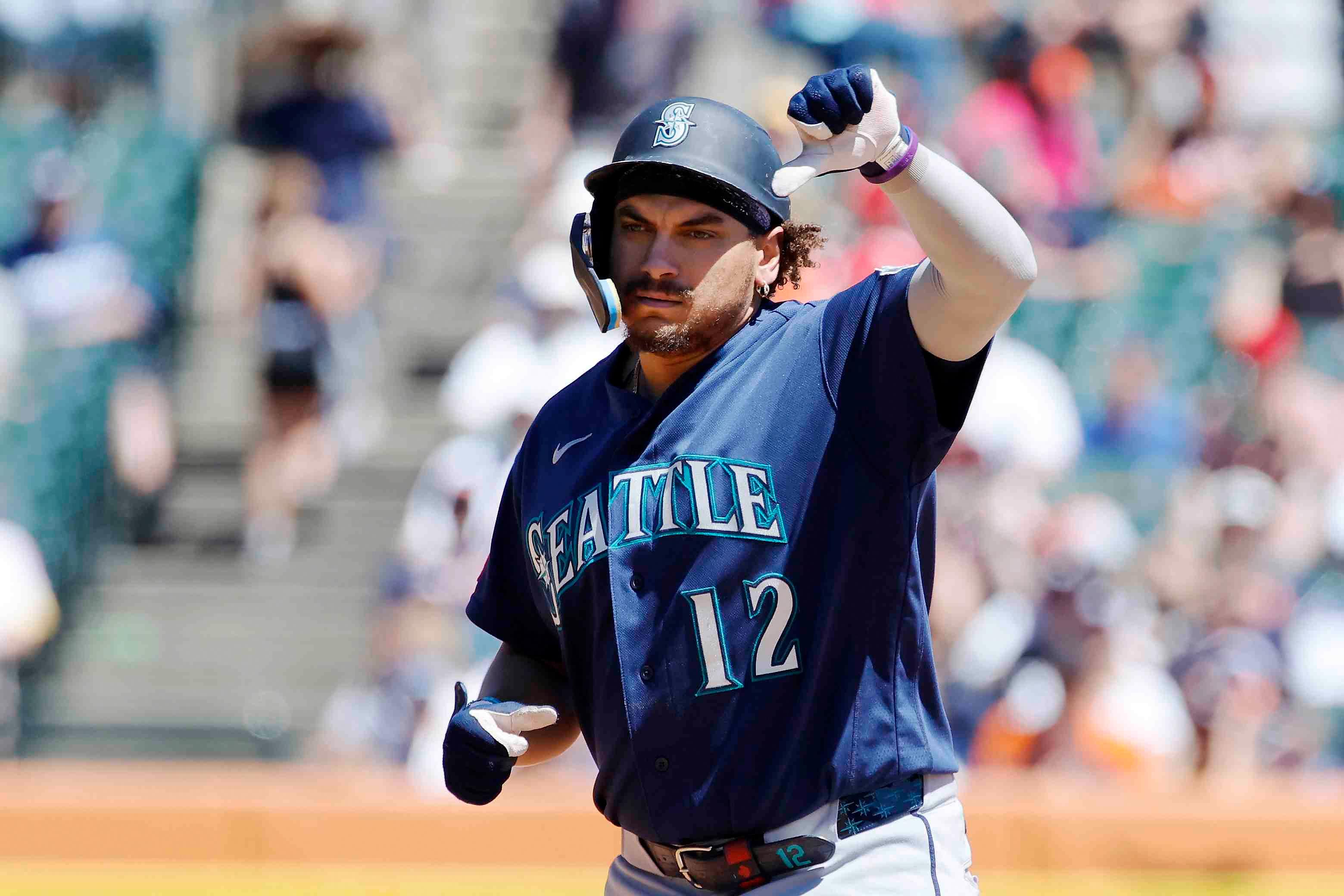Tigers walk off Mariners thanks to sloppy play, 5-4