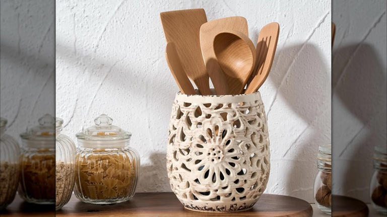 Ditch cluttered drawers: Amazon has a farmhouse-style kitchen utensil ...