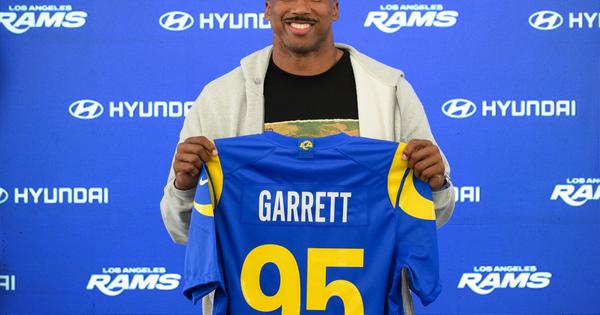 Dave Roberts celebra la llegada de Myles Garrett a los Rams: "Está en ...