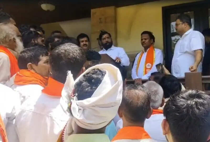 Setback for Cong as Kamble joins Shinde’s Shiv Sena