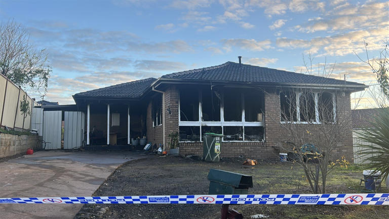 Three adults, four children escape suspicious Melbourne house fire