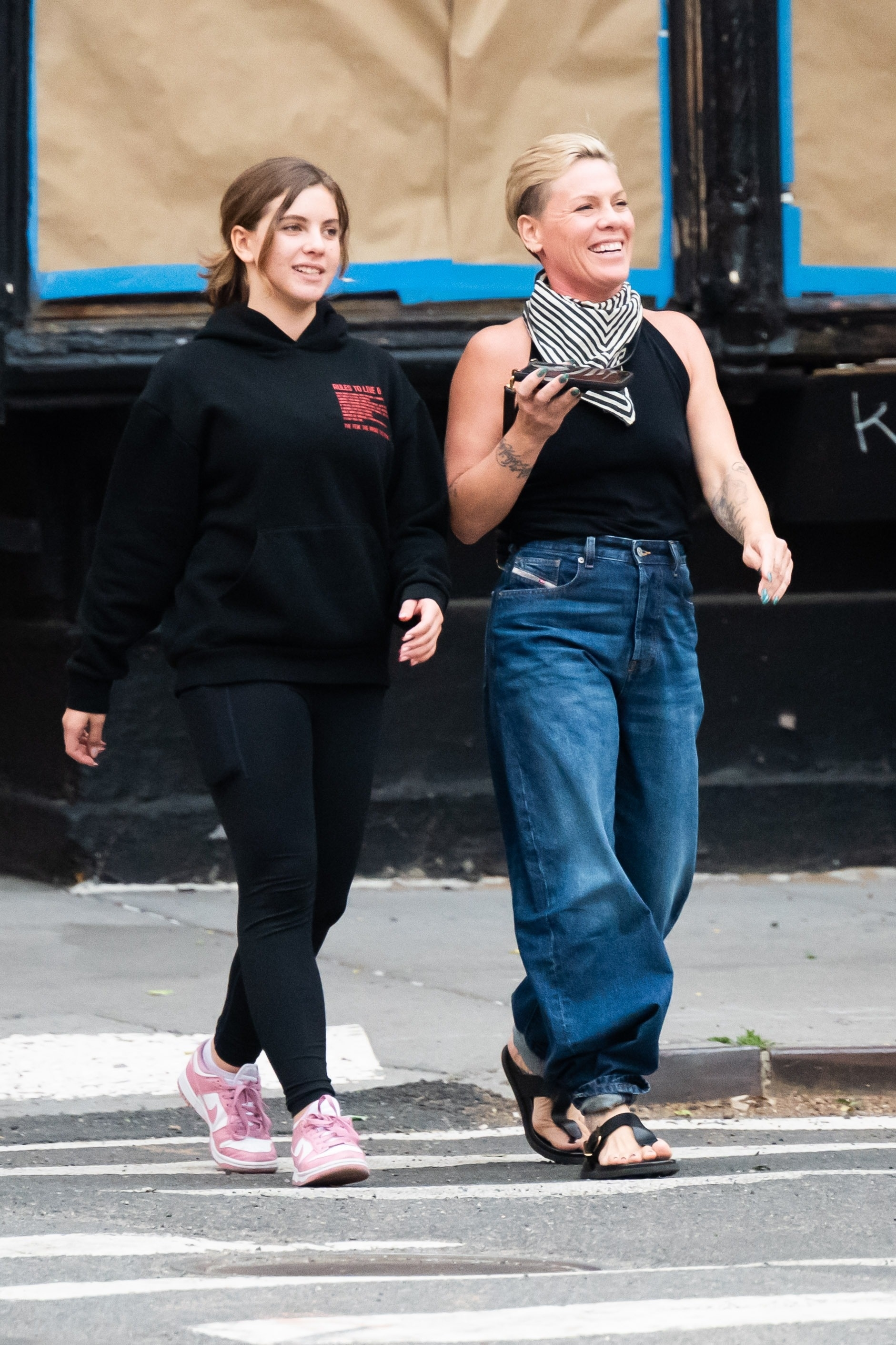 Pink shouts out teen daughter Willow as 'Broadway's biggest fan' during ...