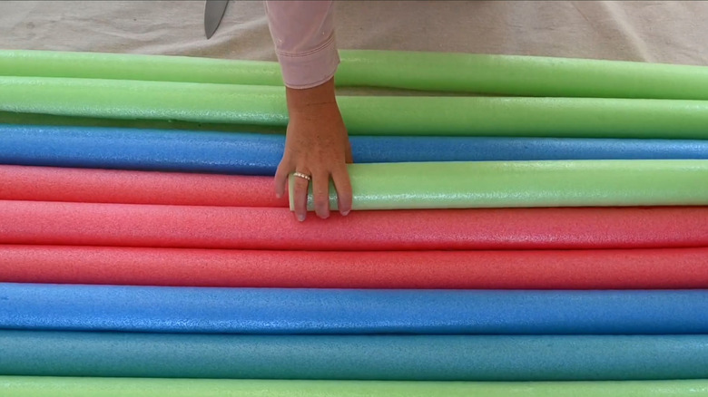 Woman uses pool noodles to DIY beautiful diner-style booth on a budget
