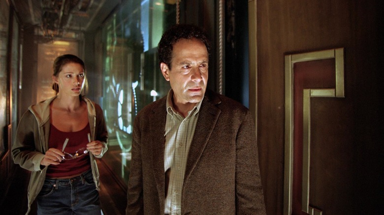 The scariest scene in Thir13en Ghosts hinges on one of its most ...