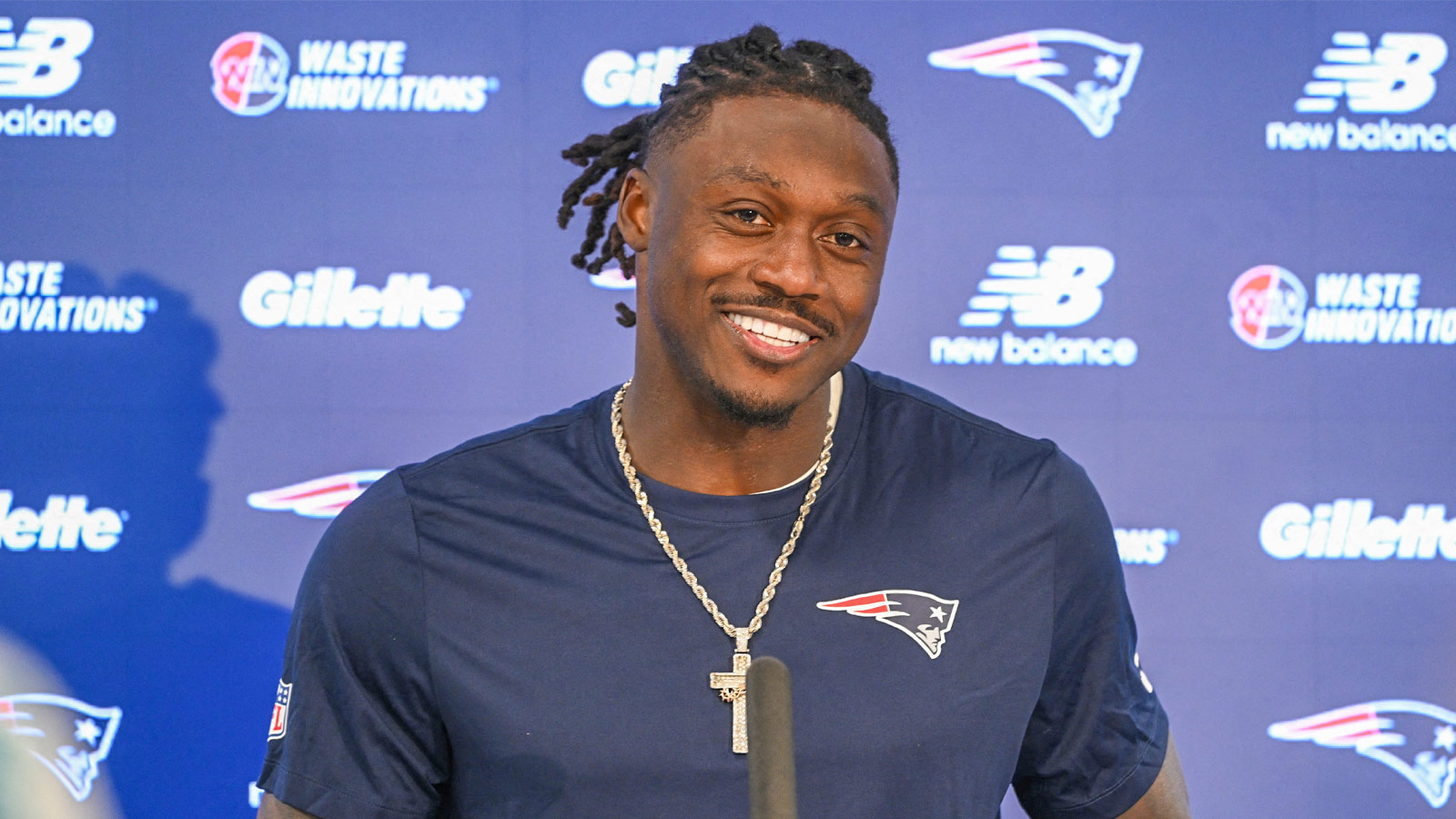 Patriots’ AJ Brown draws Randy Moss comparison after mic-drop moment