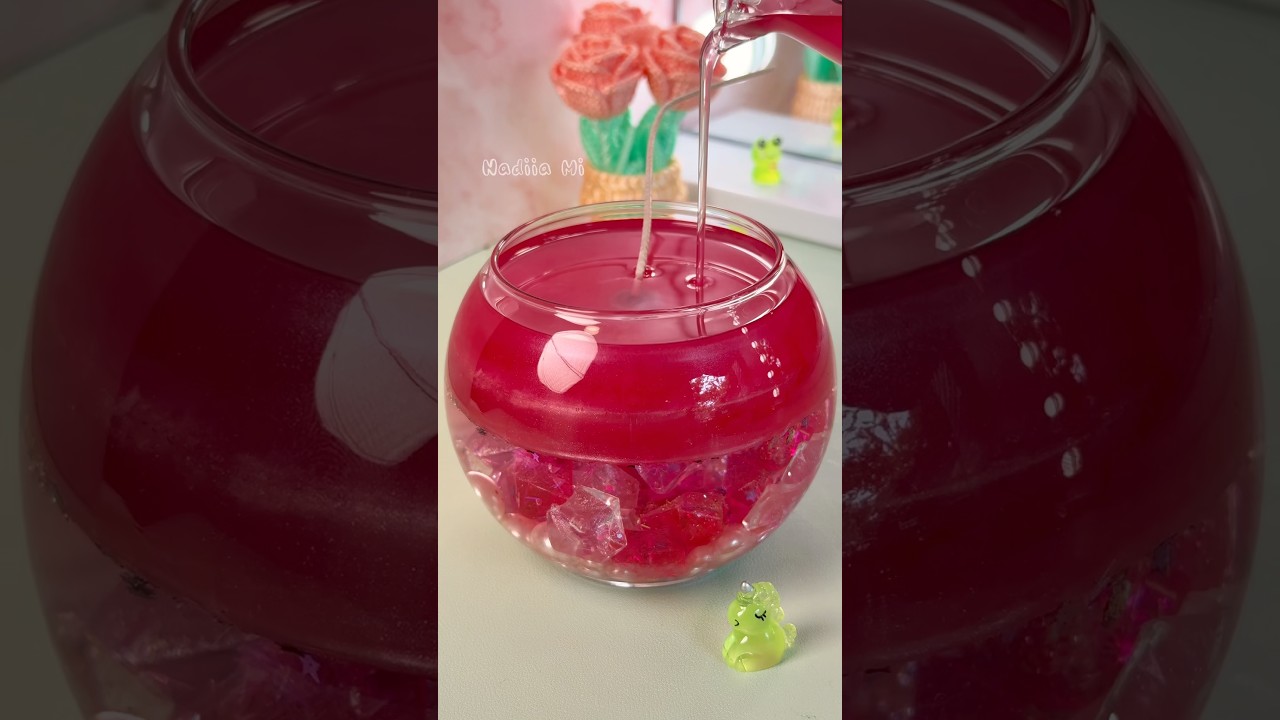 I made a pink ocean water candle💖
