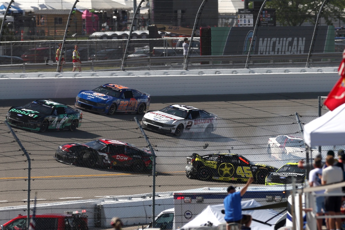 Points leader Tyler Reddick crashes out in wild restart pileup at Michigan