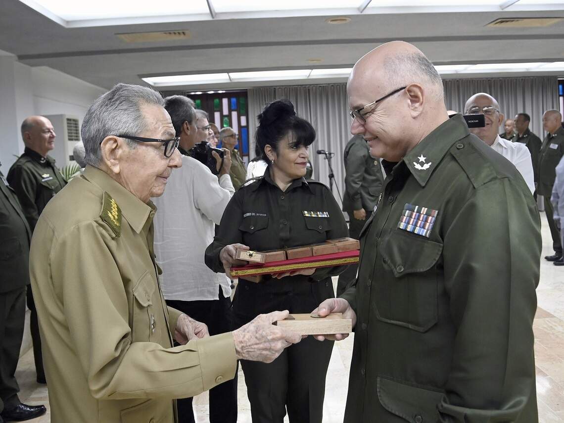 Reaparece Raúl Castro: nonagenario líder cubano participa en ceremonia ...