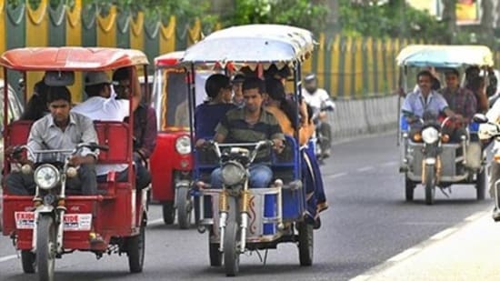 Delhi govt mandates 10-day training for e-rickshaw, e-cart licence
