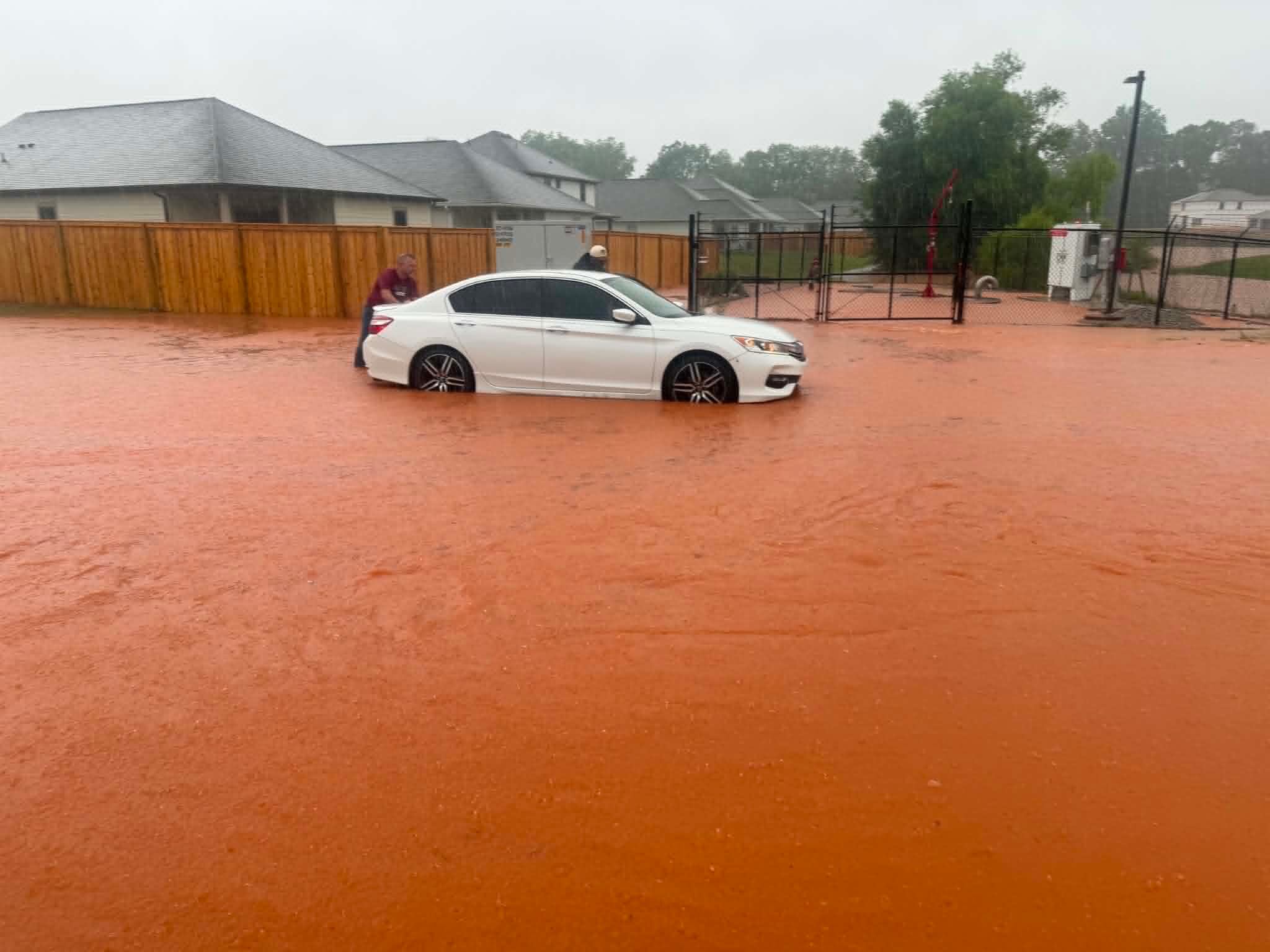 Widespread flooding closes roads, traps vehicles across Tennessee Valley