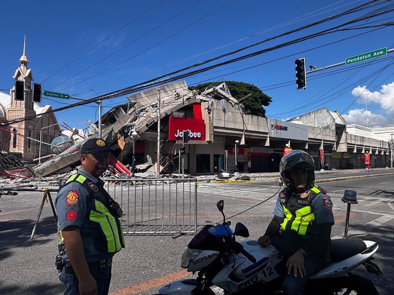 Powerful earthquake kills at least 35 in southern Philippines
