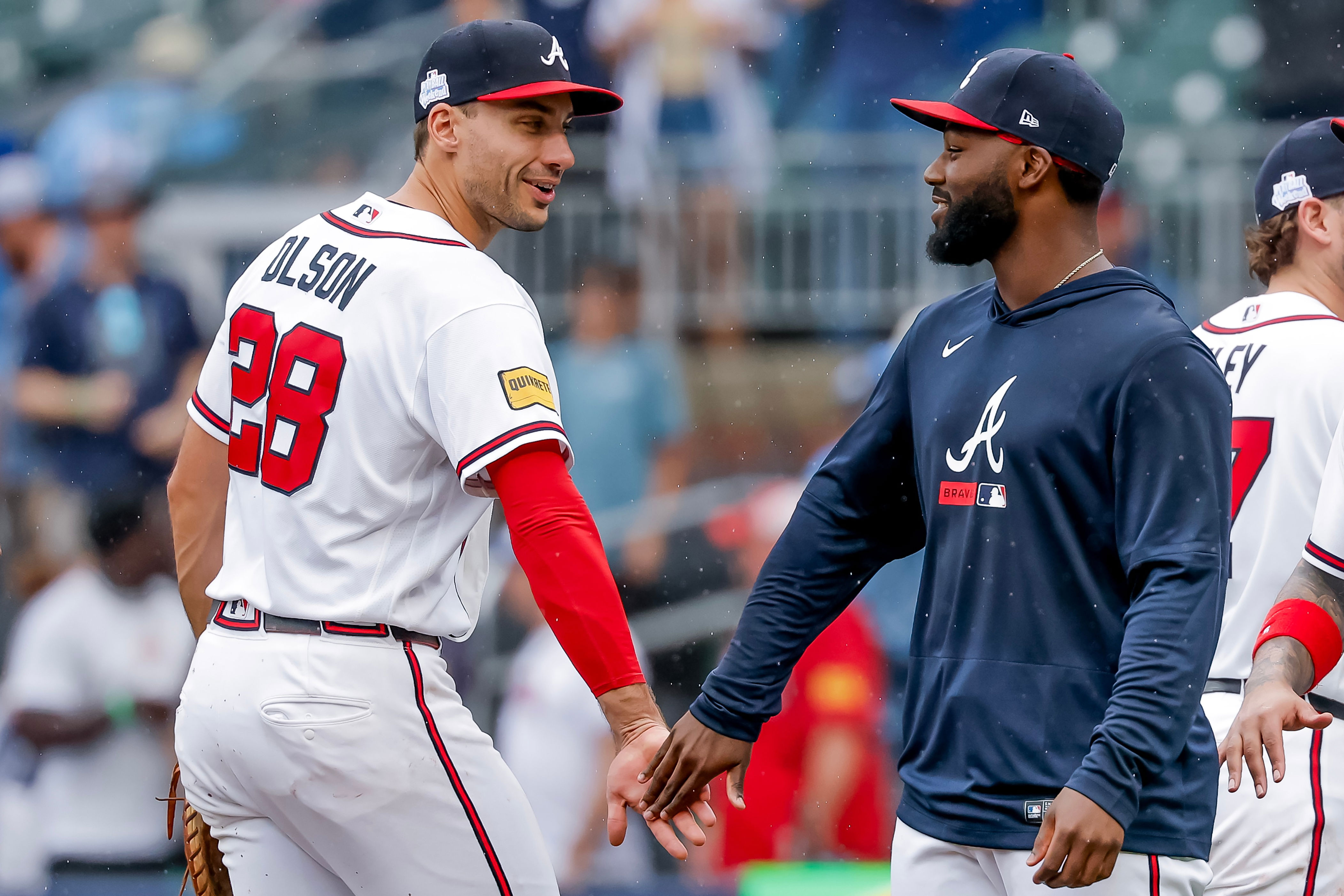 Braves continue dominant spree with 3-game sweep of Pirates
