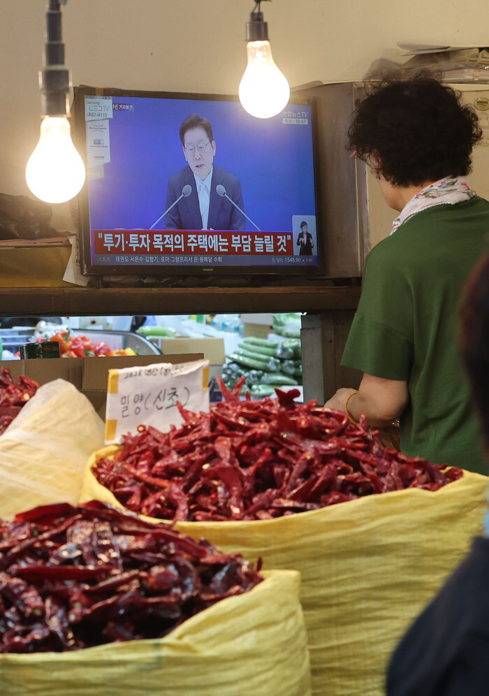 Lee holds press conference marking 1st anniv. of inauguration