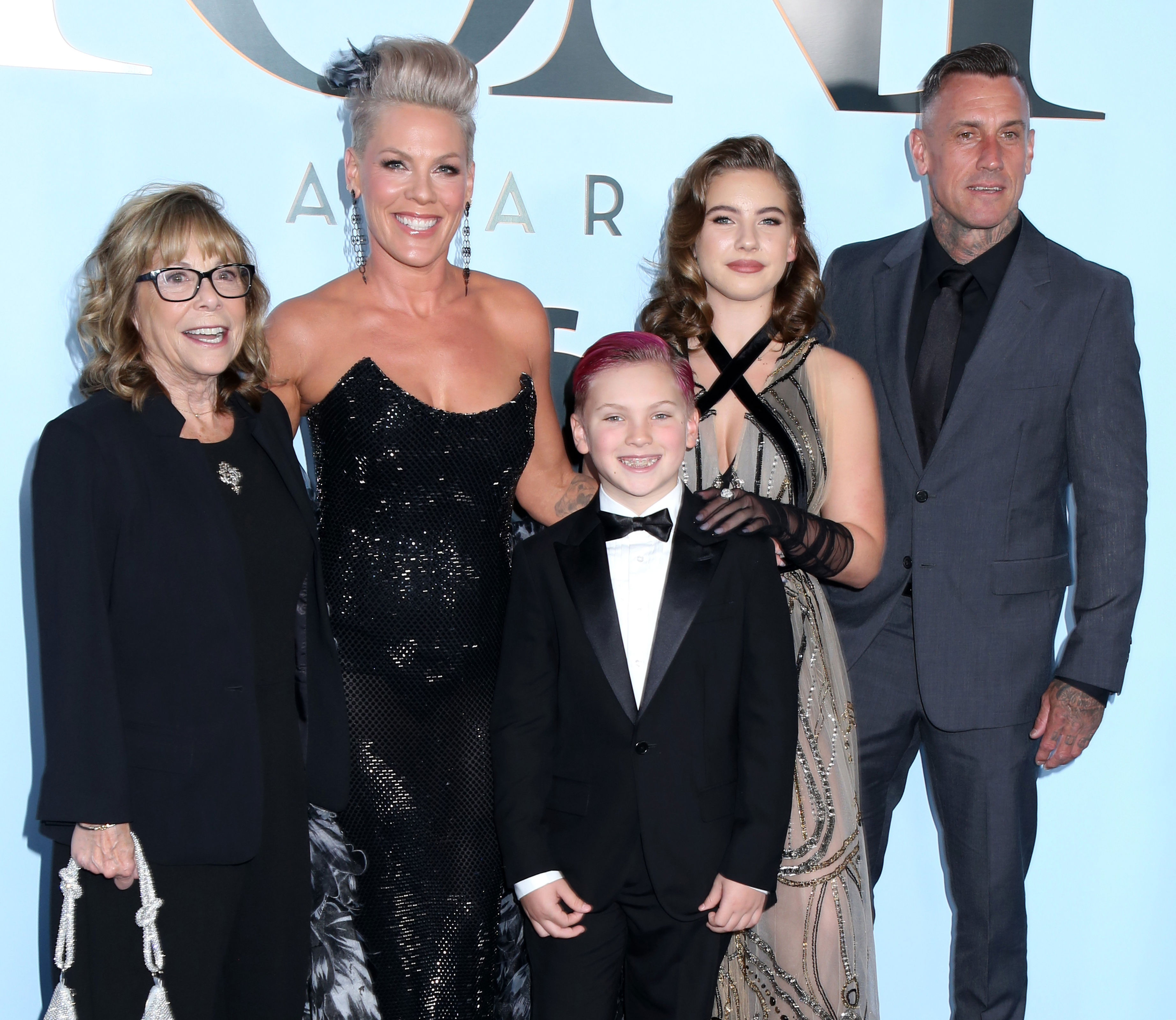 Pink shouts out teen daughter Willow as 'Broadway's biggest fan' during ...