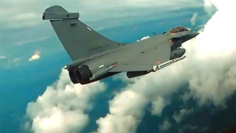 Video: Rafale francese intercetta sei aerei russi durante una missione ...