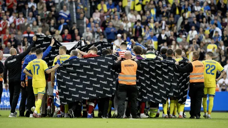 Christian Eriksen collapses: Denmark vs. Ukraine abandoned, former ...
