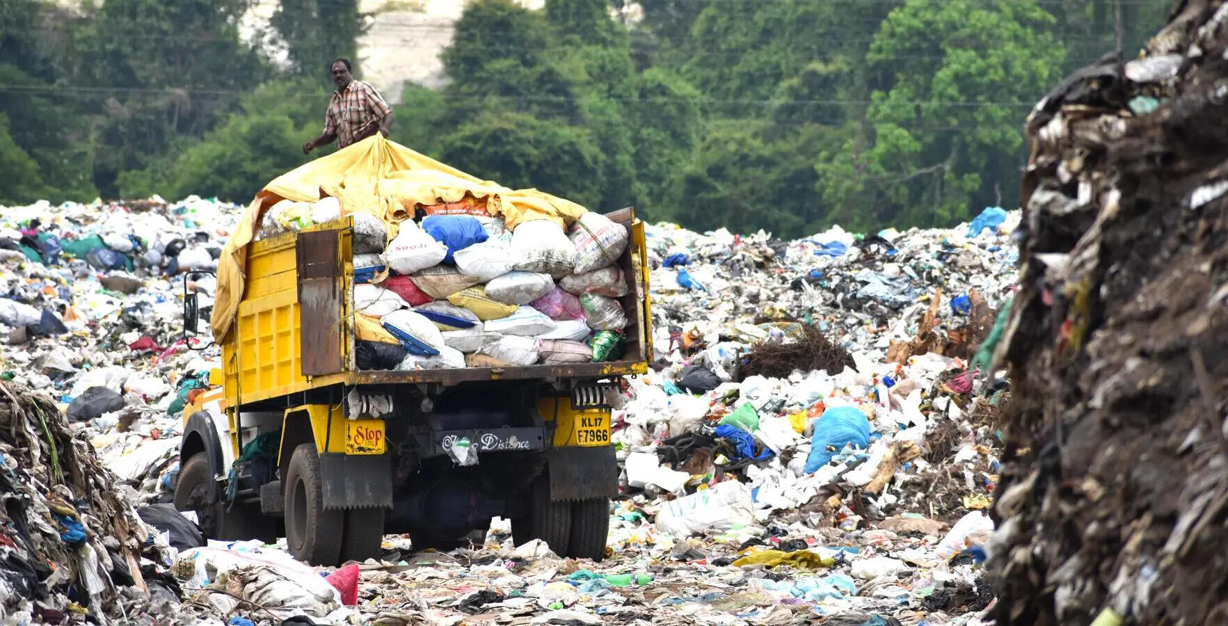GPS failure on PMC’s garbage transport fleet raises concerns of trash ...