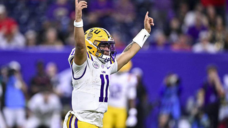 Pundits are taking a "wait and see" approach to USF football this season