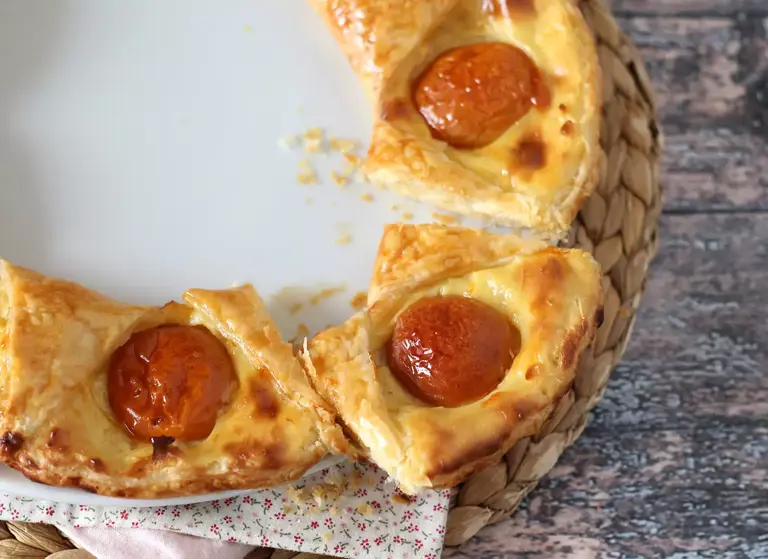 Tarte oranaise - bladerdeeg, custard en abrikozen